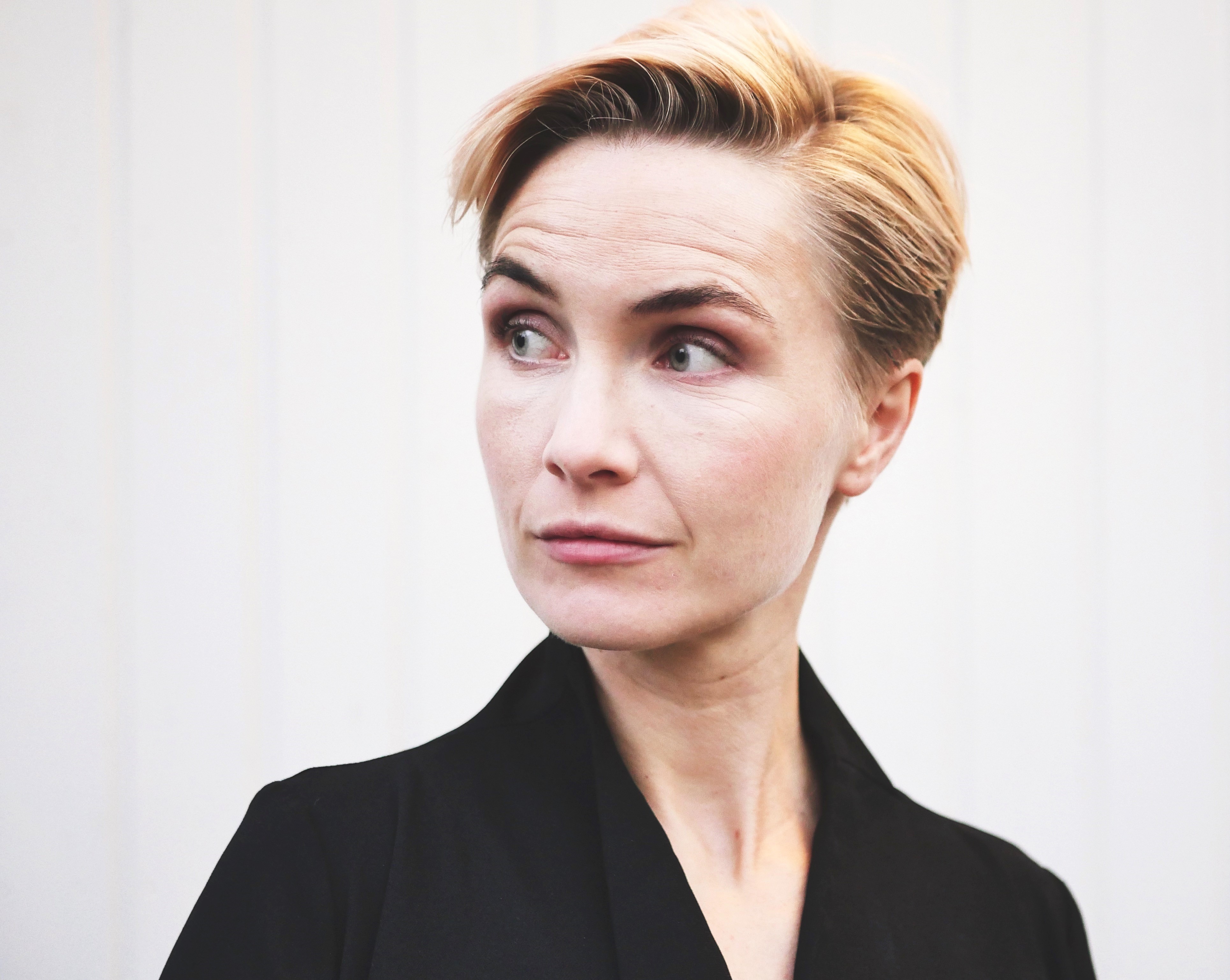 AGNES HIRDWALL – AGENT & MANAGEMENT GROUP